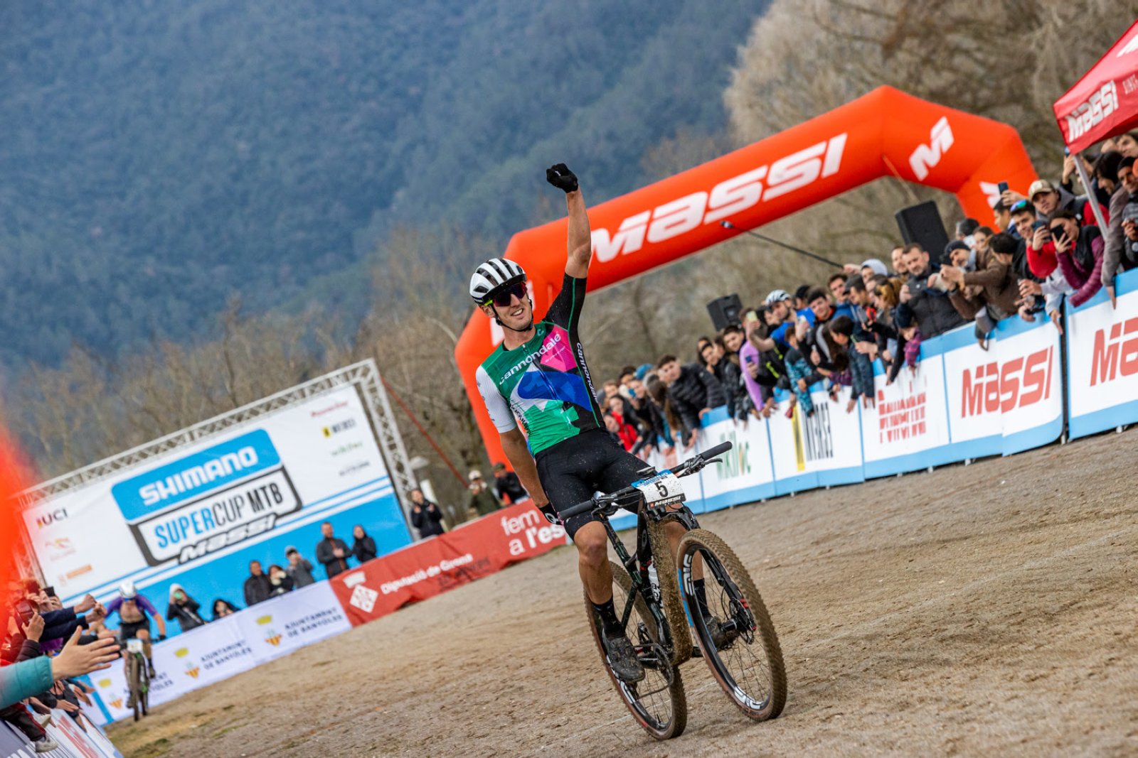 Alan Hatherly y Haley Batten fueron los más rápidos en la SuperCup ...