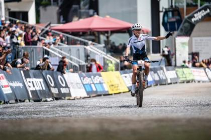 Mathias Flueckiger y Loana Lecomte imbatibles en la Copa del Mundo de Leogang | Bikezona.com